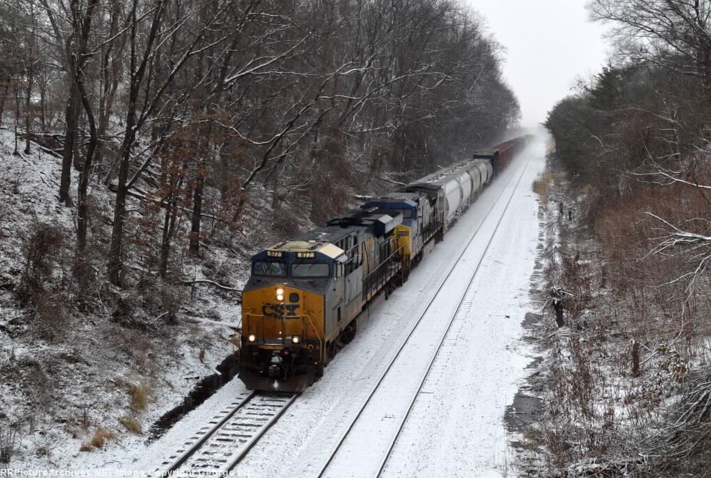 CSX 877 and train Q439
